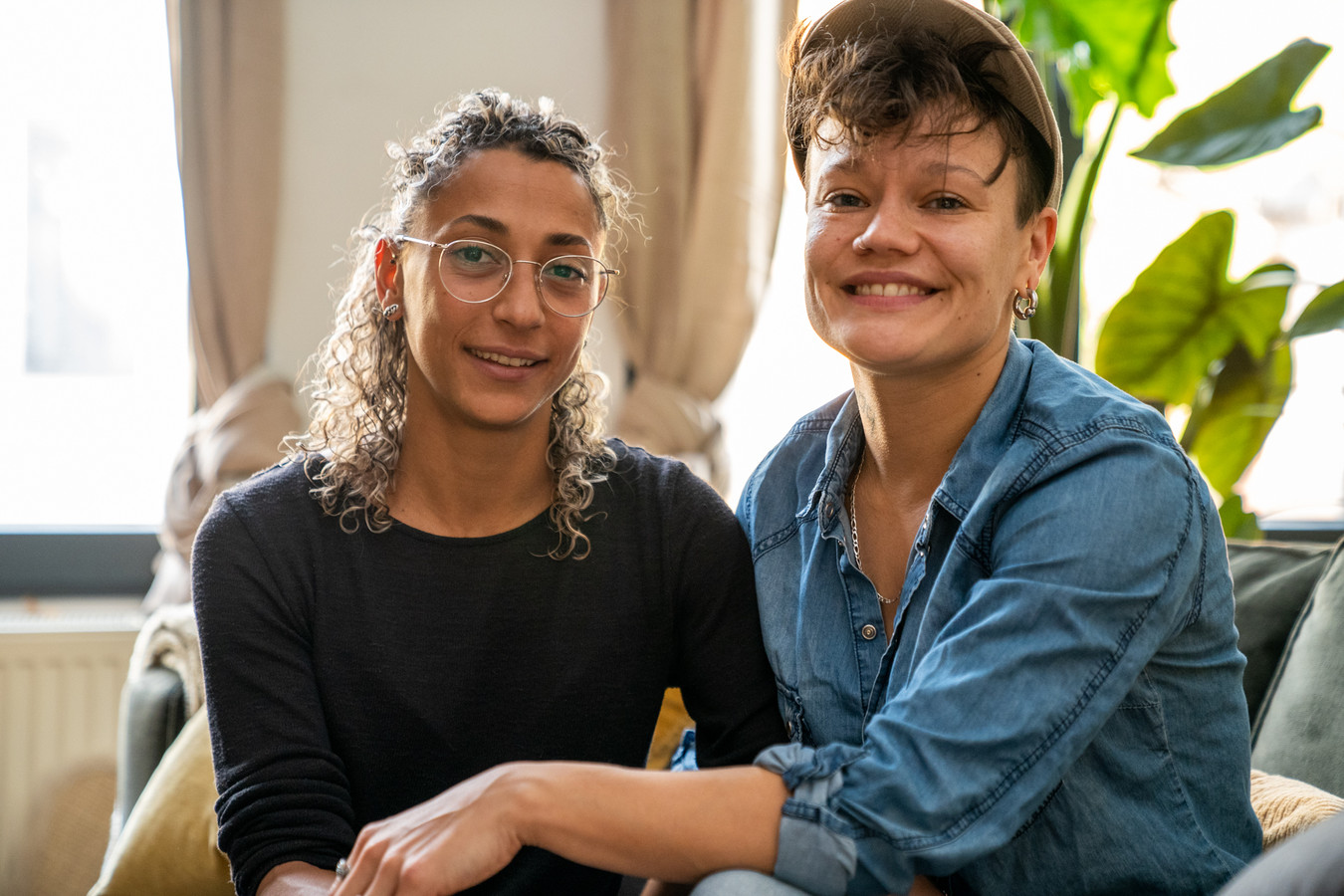 Kenza en Aranka openen Cut, een bar voor vrouwen door vrouwen: “Mannen ...