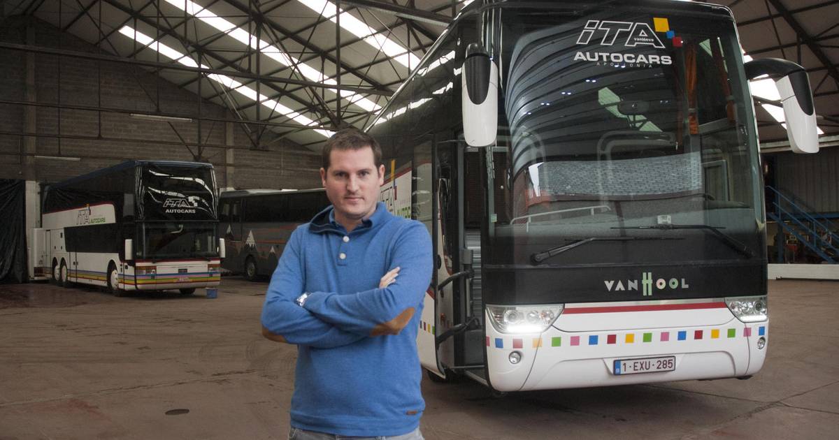 Smokkelwaar verstopt onder bus ITA Reizen | Wetteren | hln.be