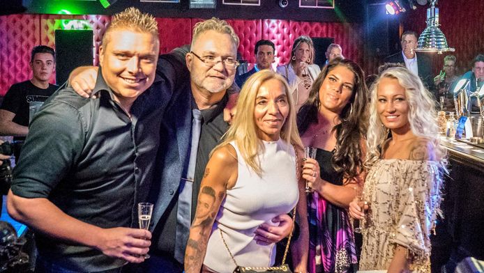 Barbie en Tommy missen opening Club Malie | Den Haag | AD.nl