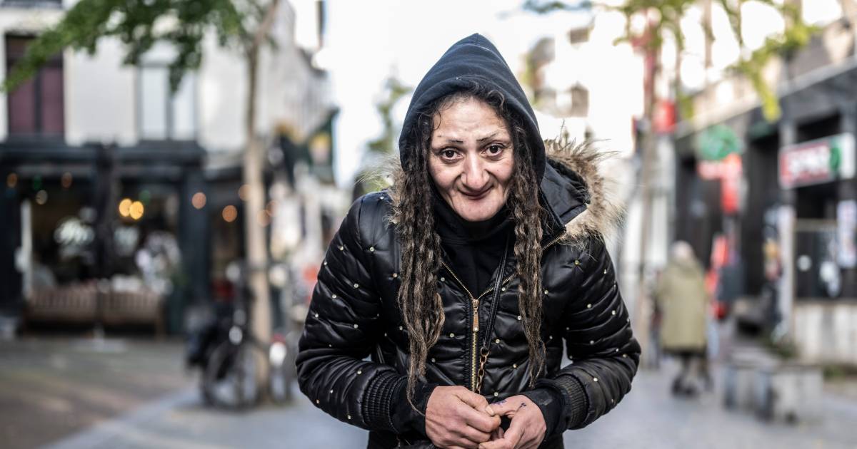 Iedereen loopt met een boog om haar heen, maar dakloze Luciënne is ook ...