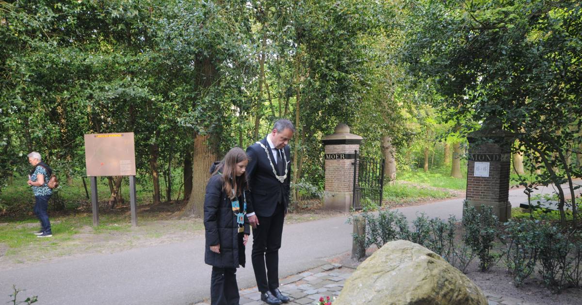 Een extra eerbetoon tijdens Dodenherdenking aan de Tien van Renesse ...