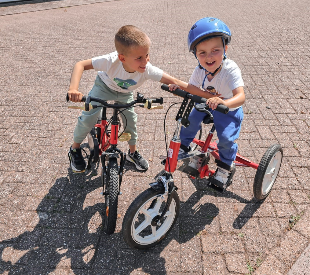Mace (4) is dol op fietsen, maar heeft daarvoor jouw hulp nodig: “Door ...