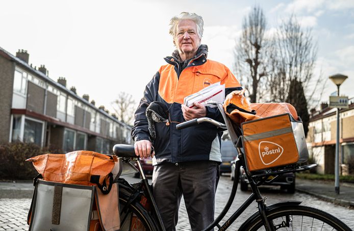 Stan (70) ging na zijn pensioen post bezorgen: ‘Ben graag buiten en kan ...