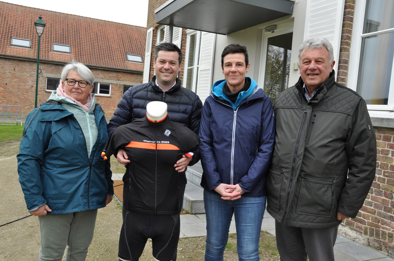 Dit is het exclusieve truitje als eerbetoon aan Ichtegemse ...