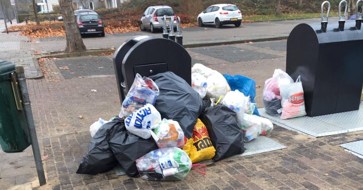 Illegaal afval bij nieuwe ondergrondse afvalcontainers in Dommelen: ‘We doen het stiekem zelf ...