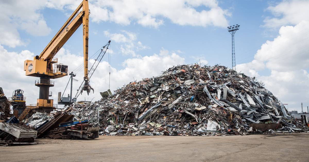 Nieuwe duwbak van recyclagebedrijf Galloo Gent haalt 12.000 ...