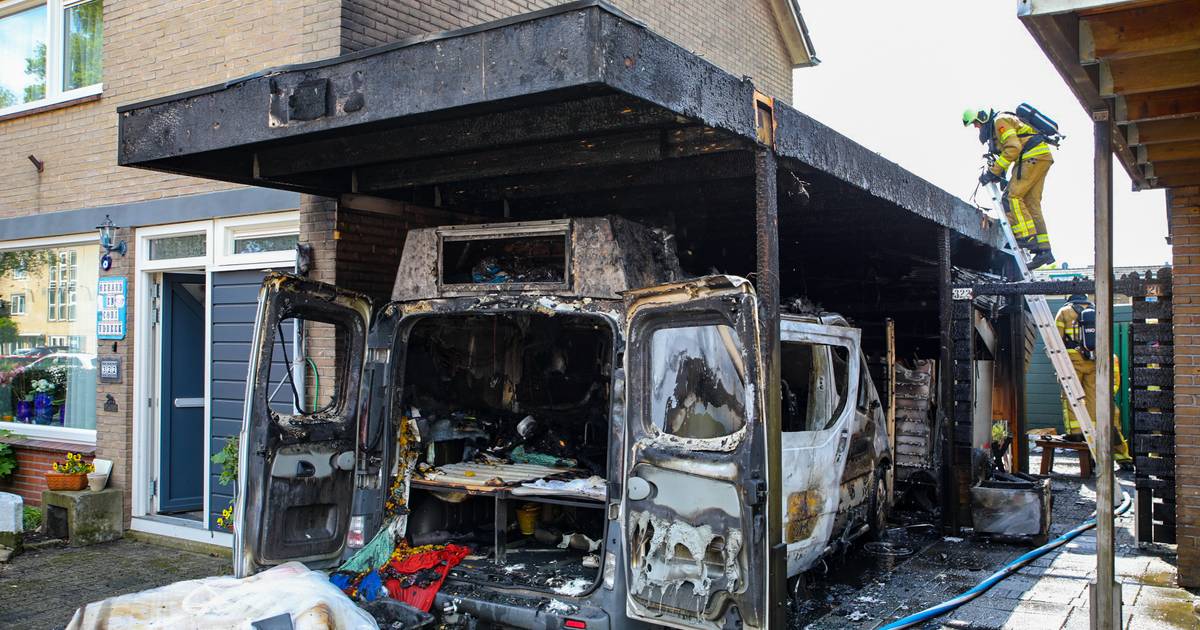 Brandweer voorkomt dat brand in camper onder carport in Apeldoorn ...