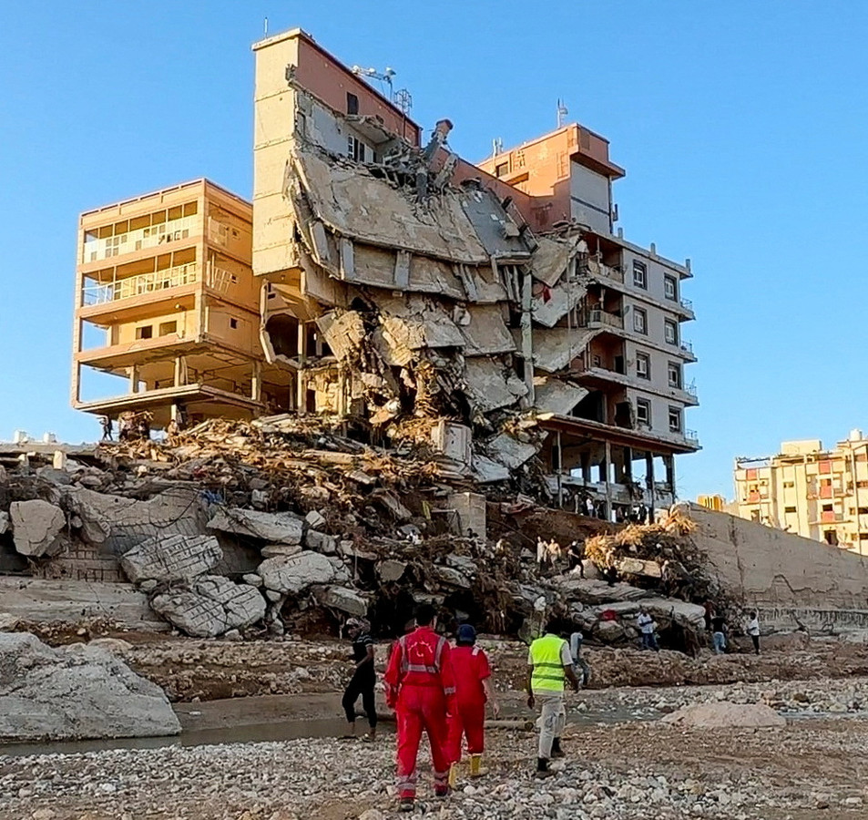 Satellietbeelden tonen totale verwoesting in Derna na doortocht ...