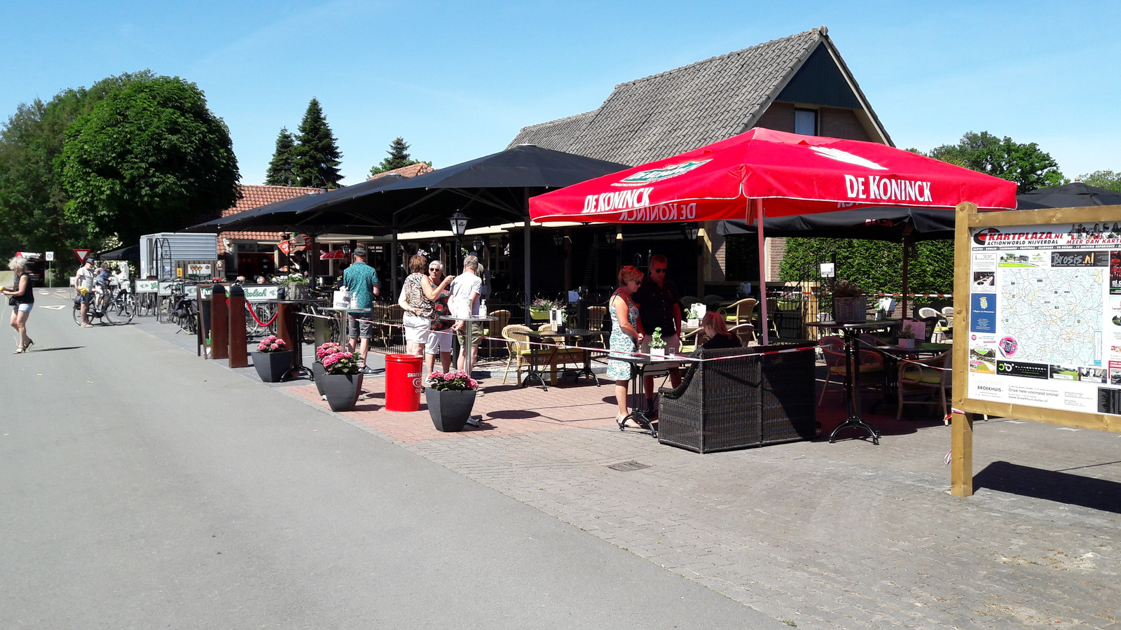 Twentse terrassen stromen vol na heropening horeca: rijen in Hengelo en ...