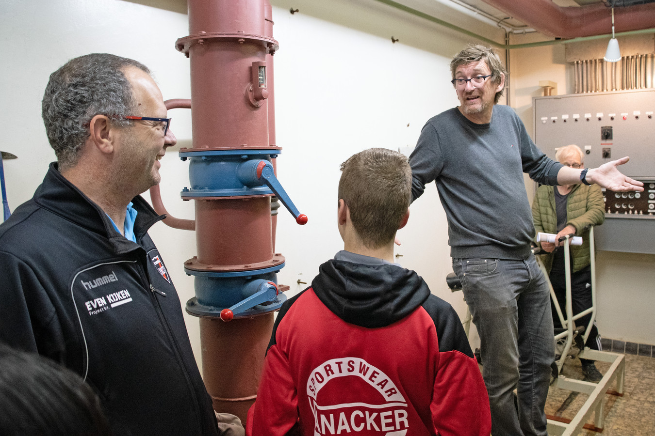 Stefan en Lian wonen bovenop de 'vergeten’ atoombunker in Oostburg | Foto | pzc.nl