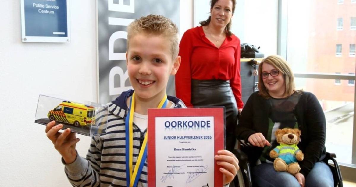 Daan (8) helpt moeder en is held ambulancepersoneel | Binnenland | AD.nl