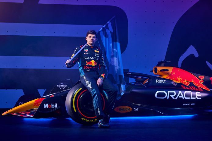 Red Bull onthult auto waarmee Max Verstappen voor vierde wereldtitel ...