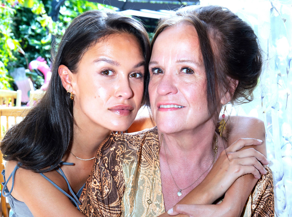 Holly Mae Brood over haar biologische vader: ‘Wat maakt het eigenlijk ...