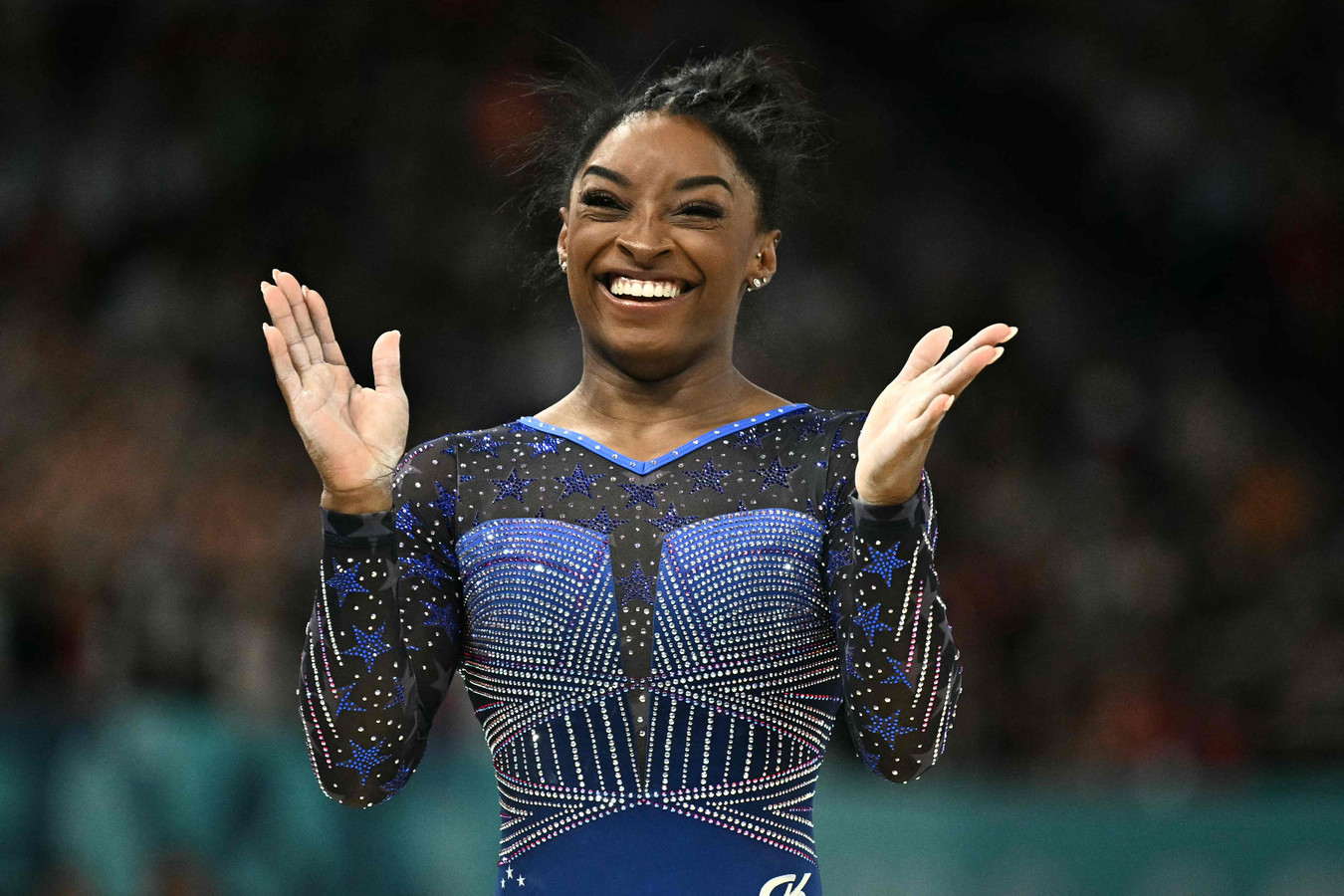 Simone Biles doet trouwfotoshoot, maar dan zonder haar man en mét haar ... Simone Biles doet trouwfotoshoot, maar dan zonder haar man en mét haar ...