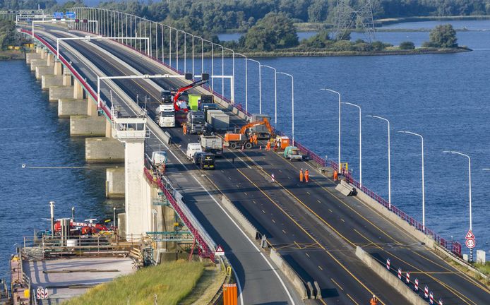 Dichte Haringvlietbrug zorgt opnieuw voor veel files | Hoeksche Waard ...