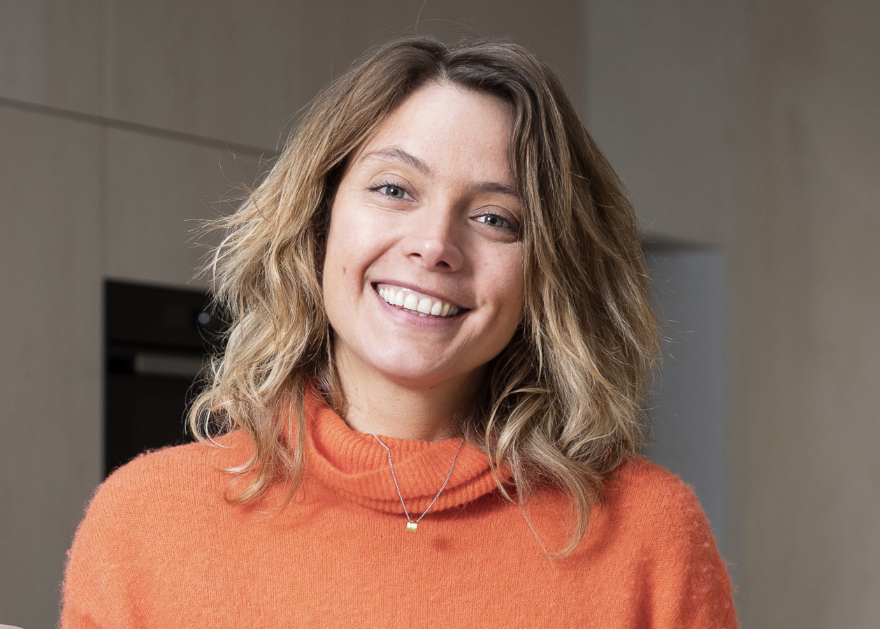 Hoe gevaarlijk zijn strakke ‘waist trainers’ die je een zandloperfiguur ...