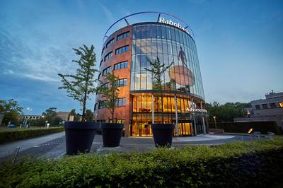 Glazen toren van Rabobank in Oss is anno 2023 veel te groot, verhuizing ...