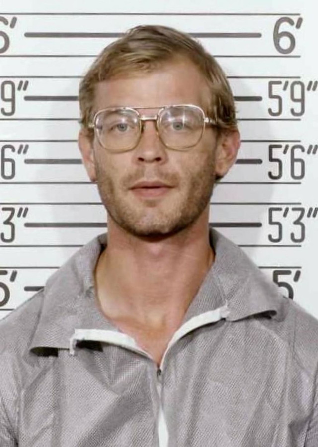 Bril van seriemoordenaar Jeffrey Dahmer gaat onder de hamer voor 150. ... Bril van seriemoordenaar Jeffrey Dahmer gaat onder de hamer voor 150. ...