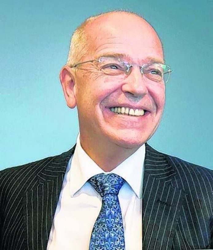 Zalm opent ABN Amro Tilburg | Tilburg | AD.nl