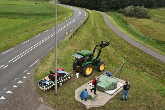 Vaklui herstellen IJssellinie bij Olst in oude glorie: ‘Zoals het er in de Koude Oorlog uitzag ...