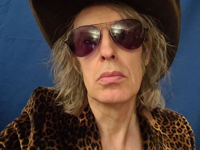 Straatmuzikant speelde een lied dat Mike Scott (The Waterboys) bekend ...