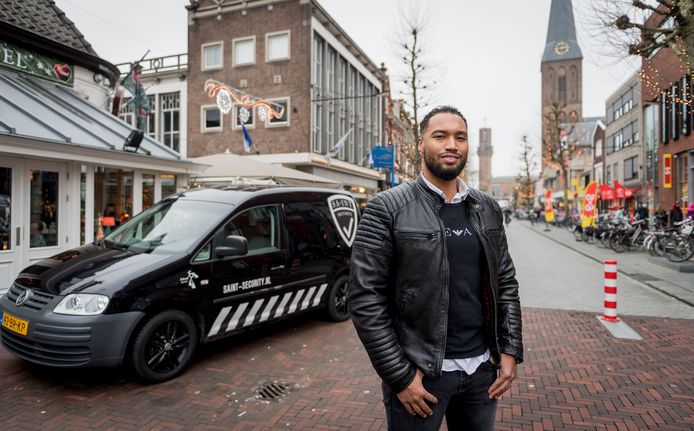 Hengelose beveiliger wordt in afwachting van politieonderzoek niet ...