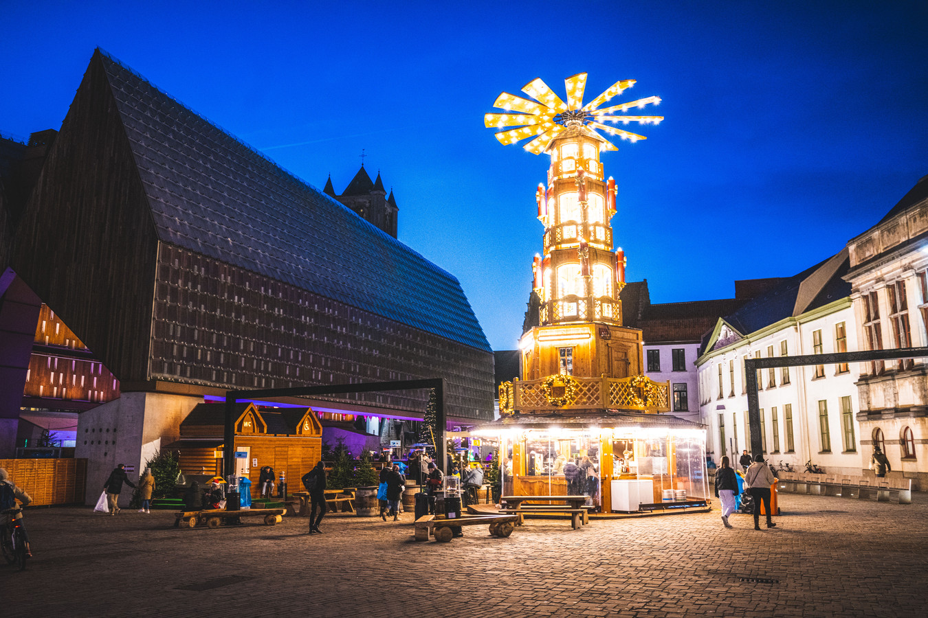 Dan toch geen ijspiste onder de Stadshal. “We bouwen de grootste ... Dan toch geen ijspiste onder de Stadshal. “We bouwen de grootste ...