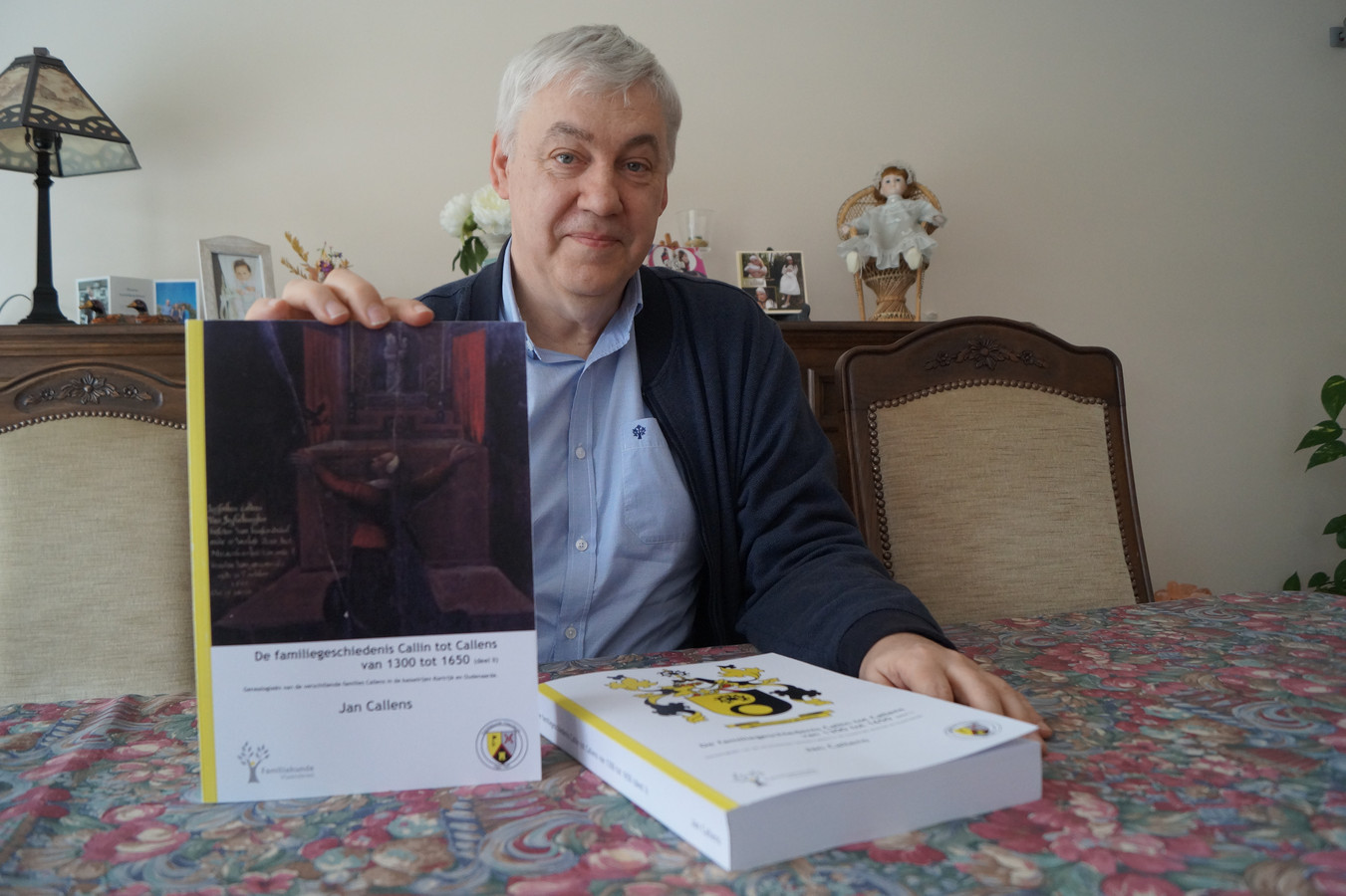Jan bundelt 300 jaar Callens-familiegeschiedenis in turf van 1.167 ...