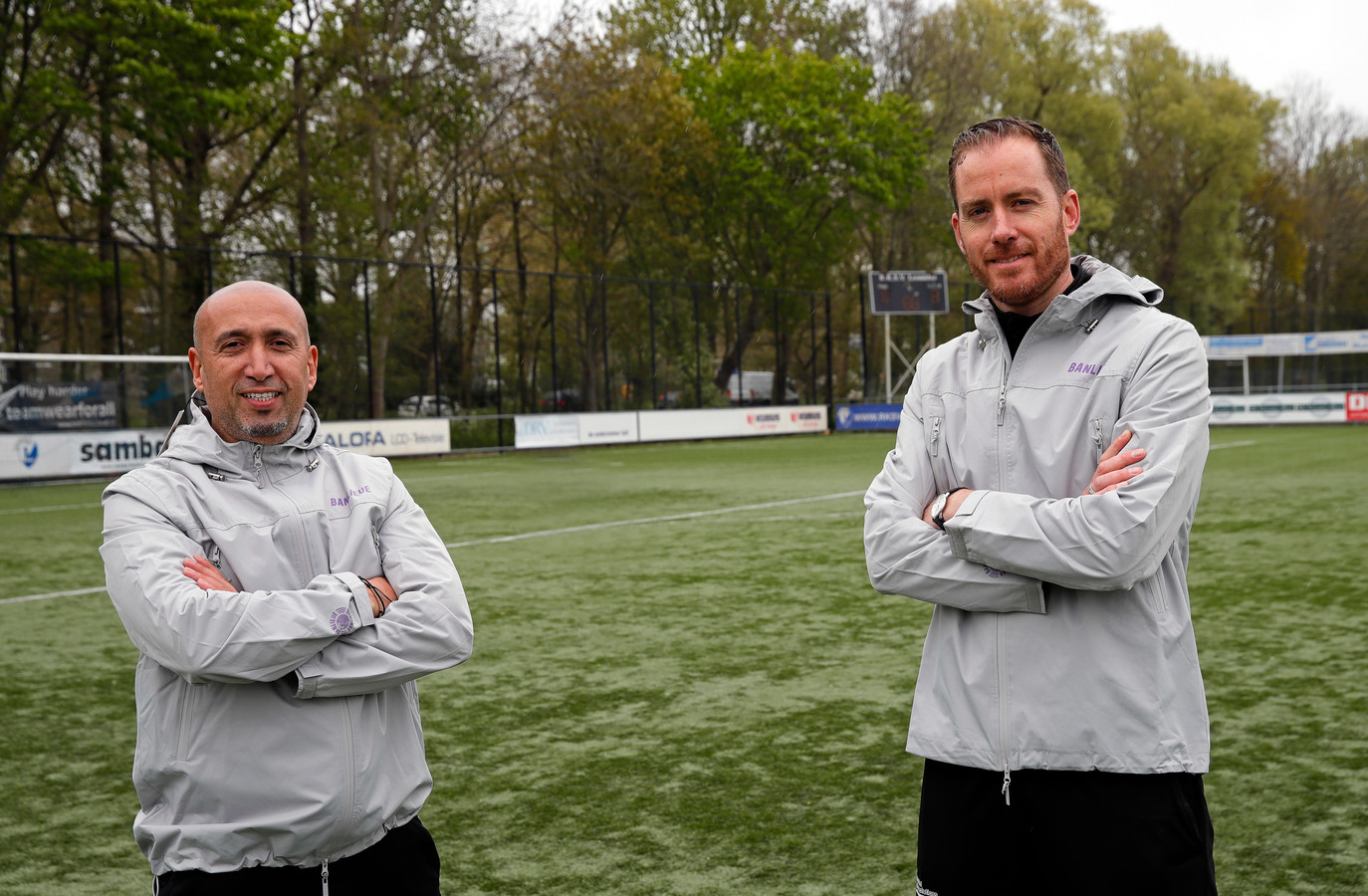 Bij deze nieuwe voetbalclub spelen de jeugdleden van Leonidas en de rappers van Broederliefde ...