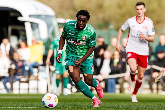 Nieuwkomer Dylan Mbayo geniet van vertrouwen bij FC Dordrecht: ‘Ik ben ...