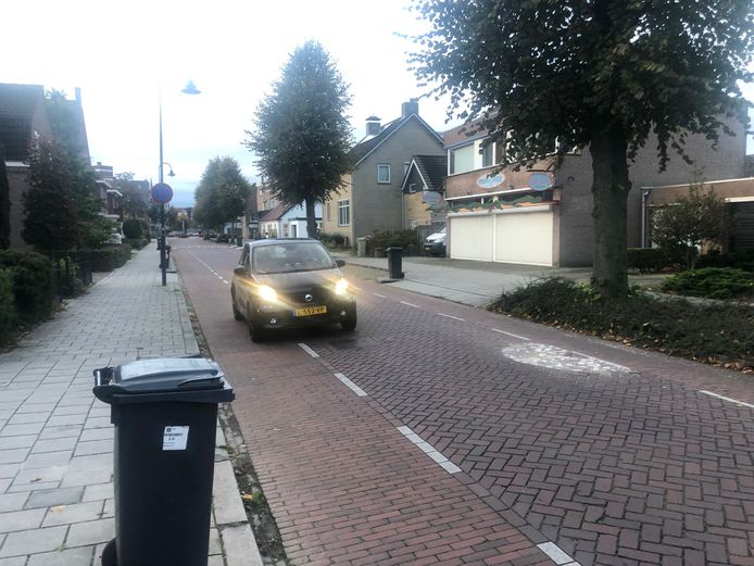 Na wéér een botsing haalt gemeente veelbesproken verkeersremmer in Uden ...