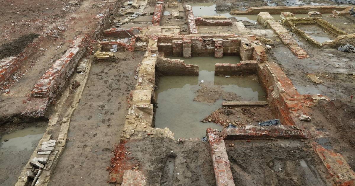 500 skeletten blootgelegd op De Meersen | Ieper | hln.be