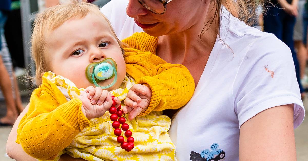 Baby Pia kan haar vingertjes al beter bewegen | De Krant | hln.be