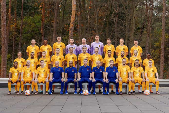 Handig voor bij de televisie: alle spelers, alle posities én alle ...