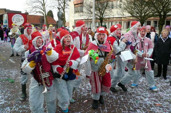 Gertrutten Van Slag Band uit Roosendaal al 22 jaar een grote groep ...