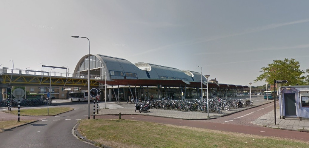 Nieuw serviceloket voor reizigers bij metro Spijkenisse | Foto | AD.nl