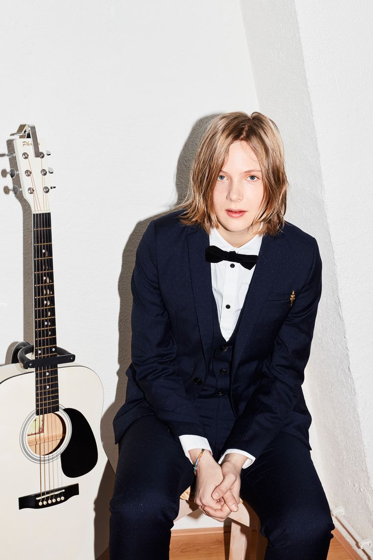 Marieke Lucas Rijneveld schrijft eerste roman: "Ik voel me zowel jongen ...