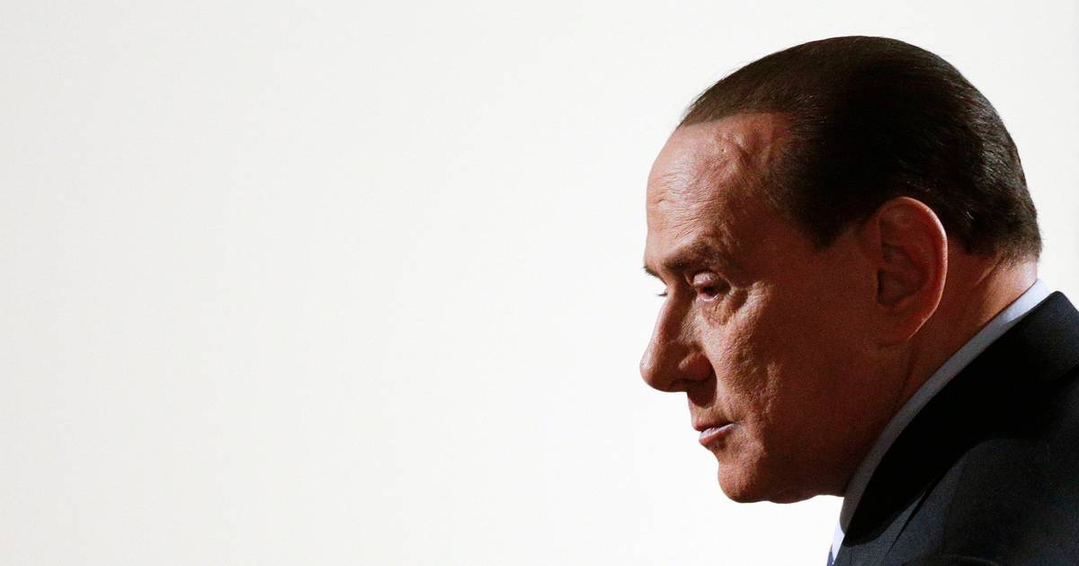 Rubygate: Berlusconi hospitalisé pour un problème à l'oeil | Monde ...