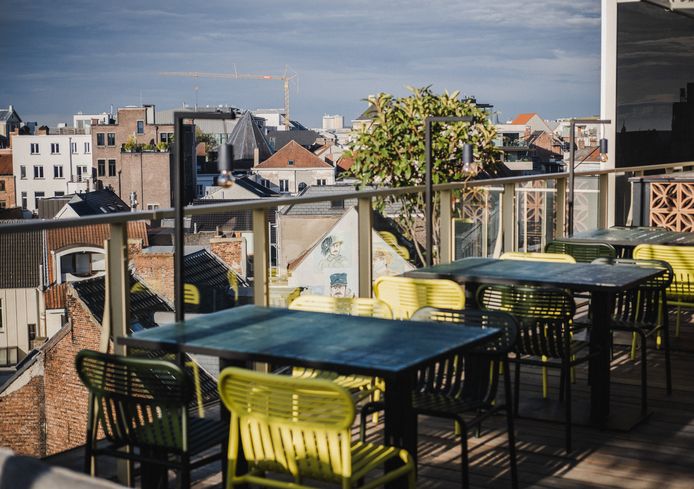 IN BEELD. Nieuwe rooftopbar geopend in hartje Gent: cocktails, oesters ...