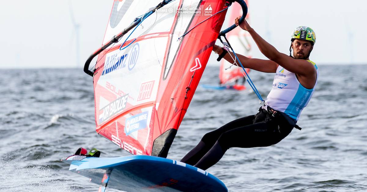 Sof voor olympisch kampioen Kiran Badloe bij WK zeilen: ‘Het zit niet mee’ | Andere sporten | AD.nl