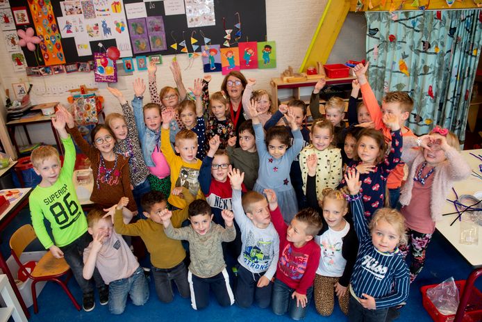 Vaassense juf Anne (66) brult mee met Maan en Snelle. Na halve eeuw ...