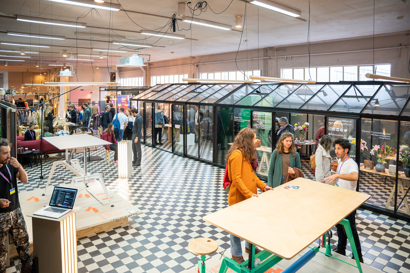 Kleding met een boodschap: deze jongeren uit omgeving Nijmegen staan op ...
