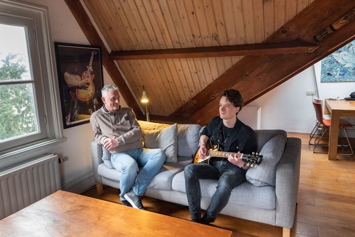 Het begon tijdens een autovakantie, en nu delen vader Ronald en zoon ...