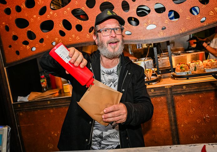 IN BEELD. Dansen in de regen met Miss België en de opvallende look van ...