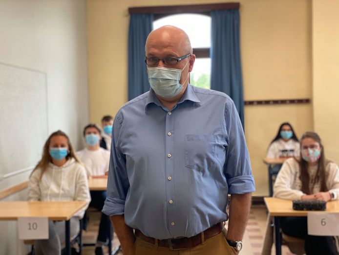 Leraar vraagt ministers om afscheidsmoment zesdejaars toe te staan ...