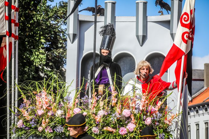 IN BEELD. Eeuwenoude Godelieveprocessie trekt door de Gistelse ...