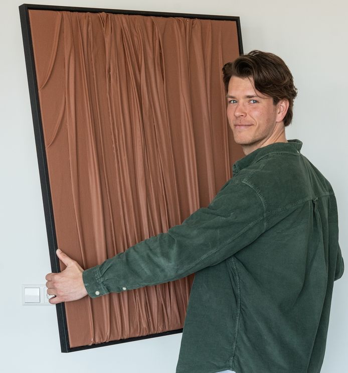 Louis (27) verhardt stoffen tot texturen voor aan de wand: eigentijds ...