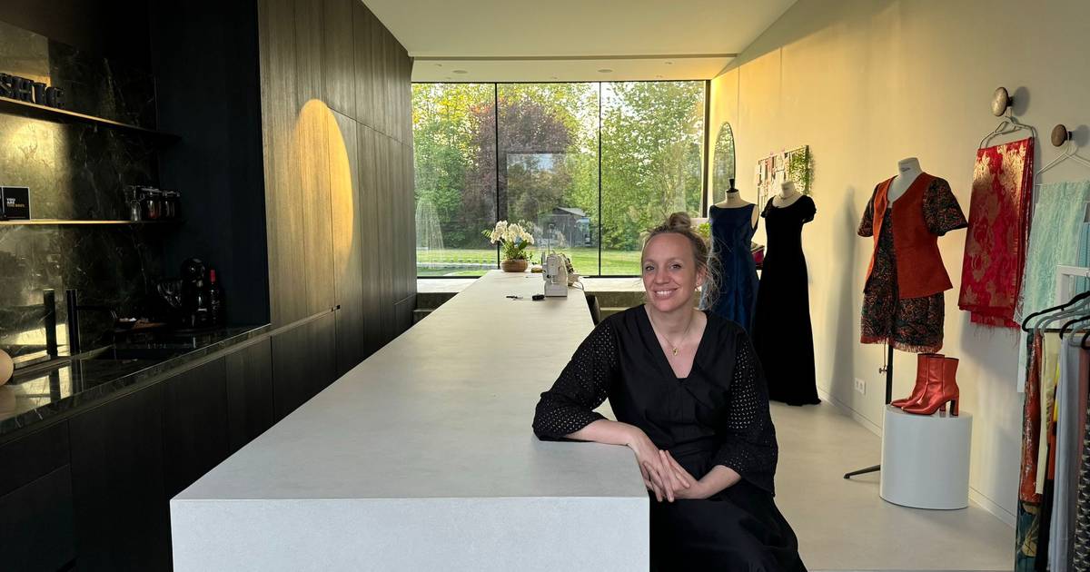 Isabelle (42) maakt tijdloze unieke kledij op maat: “Ik koop stoffen op ...