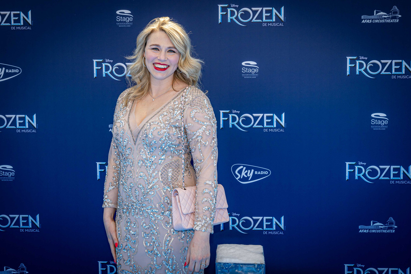 Musical Frozen groots in première: blauwe loper stampvol BN’ers | Foto ...