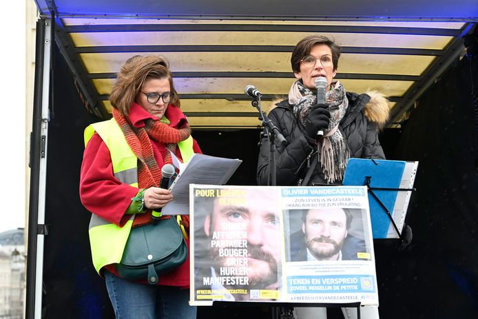 Duizendtal mensen samen in Brussel om vrijlating Olivier Vandecasteele ...